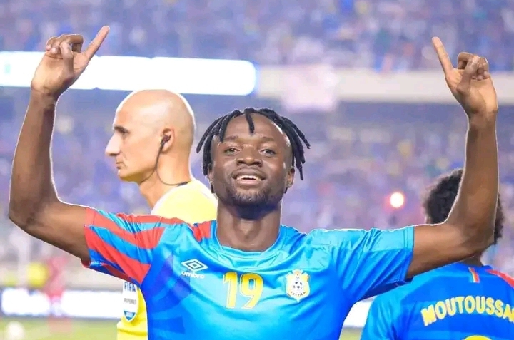 Léopards : le maillot Umbro de la RDC pour la CAN 2023 révélé (Officiel ...